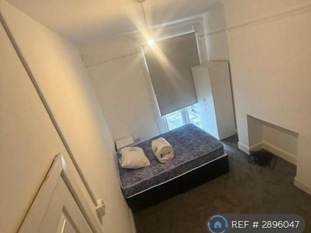 5 bedroom terraced house to rent