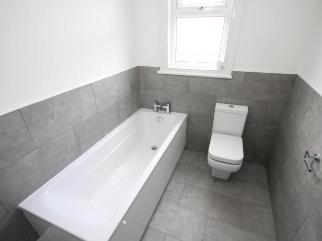 5 bedroom terraced house to rent