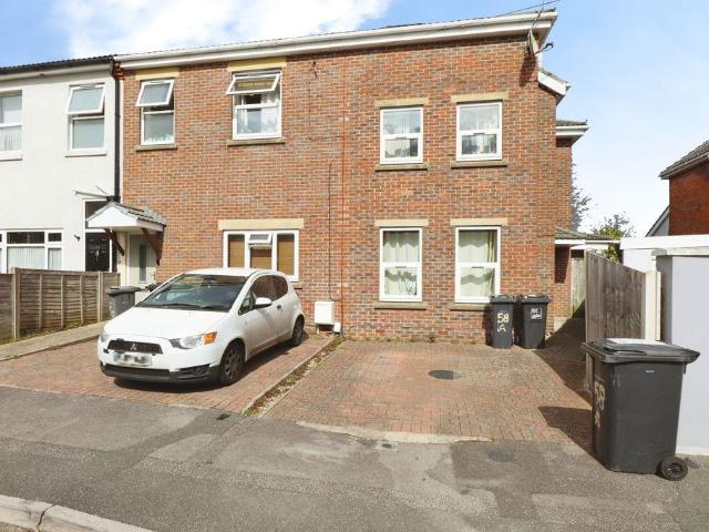 5 bedroom terraced house to rent