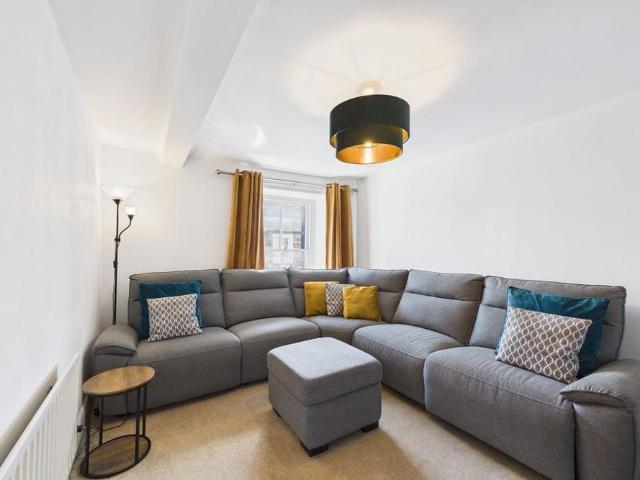 5 bedroom terraced house to rent