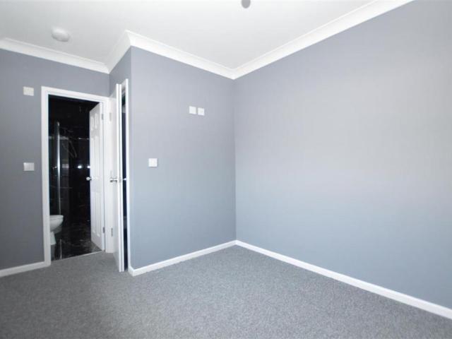 5 bedroom terraced house to rent