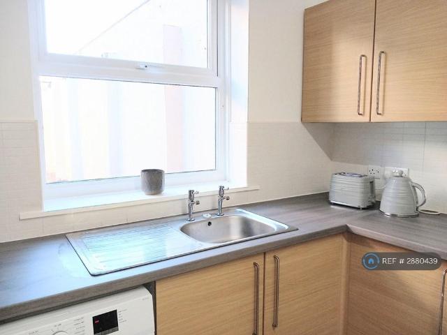 5 bedroom terraced house to rent