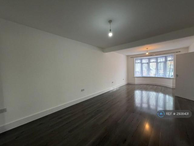 5 bedroom terraced house to rent