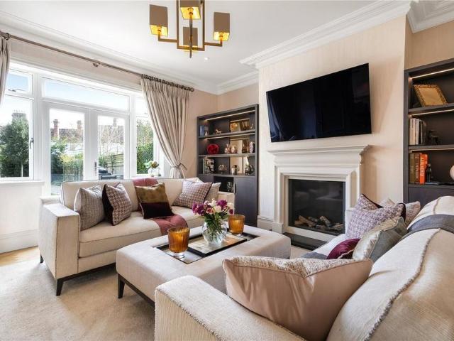 5 bedroom terraced house to rent