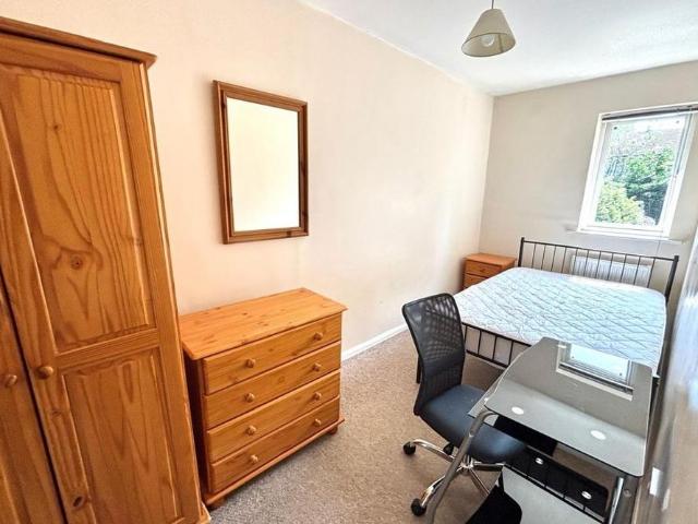 5 bedroom terraced house to rent