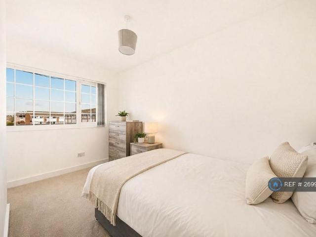 5 bedroom terraced house to rent