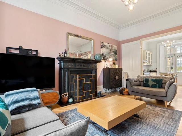 5 bedroom terraced house to rent