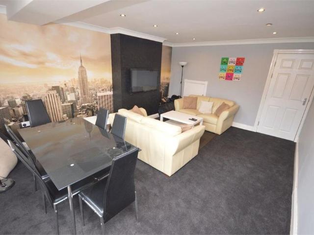 5 bedroom terraced house to rent