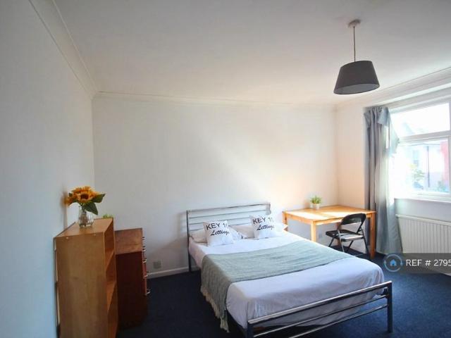 5 bedroom terraced house to rent