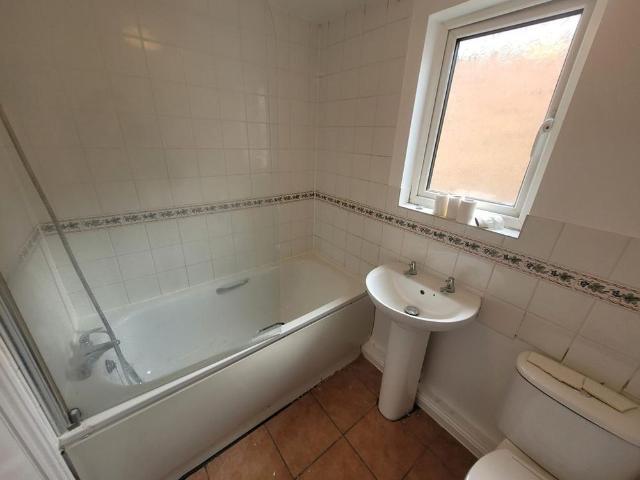 5 bedroom terraced house to rent