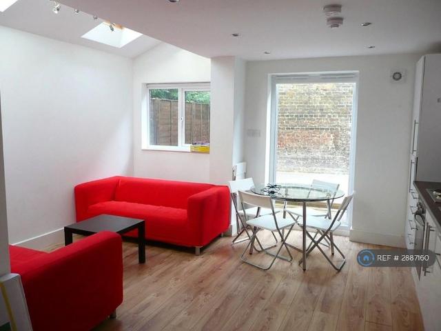 5 bedroom terraced house to rent