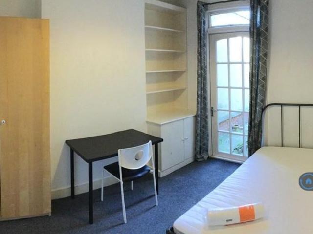 5 bedroom terraced house to rent