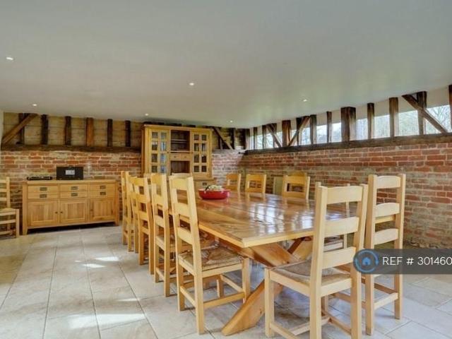 5 bedroom terraced house to rent