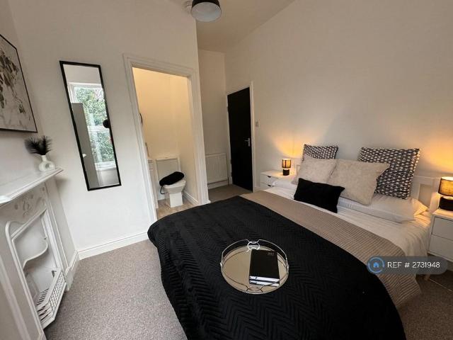 5 bedroom terraced house to rent