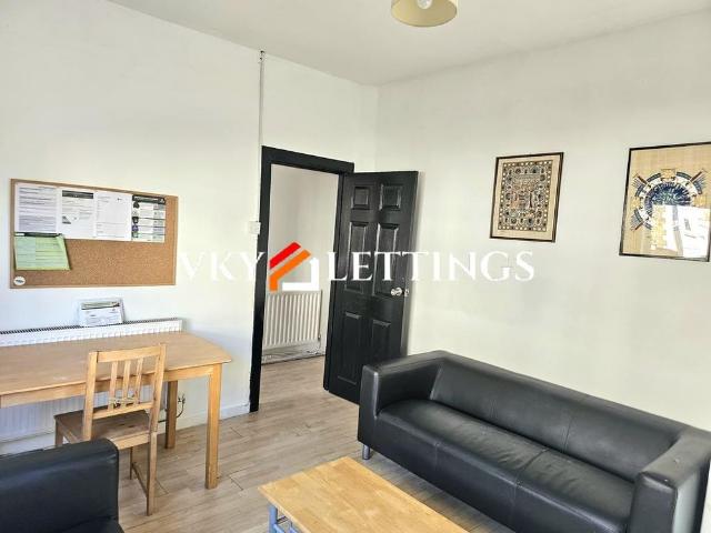5 bedroom terraced house to rent