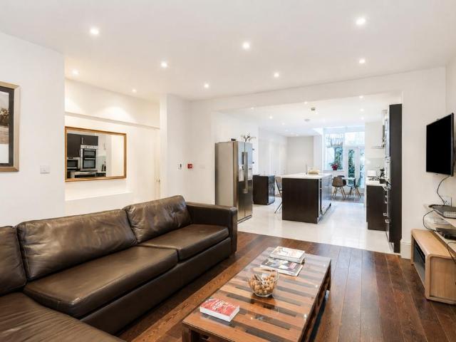 5 bedroom terraced house to rent