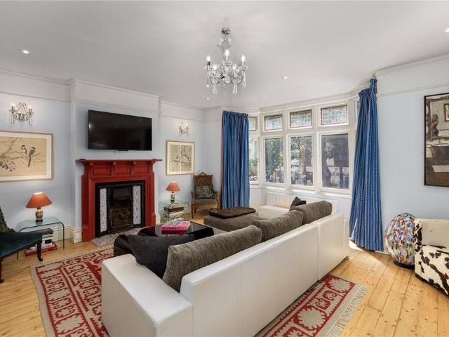 5 bedroom terraced house to rent
