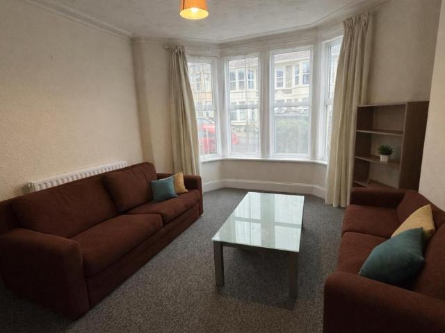 5 bedroom terraced house to rent