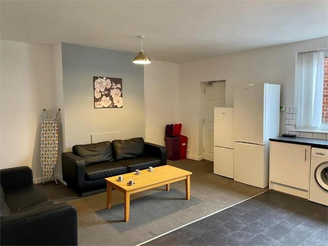 5 bedroom terraced house to rent