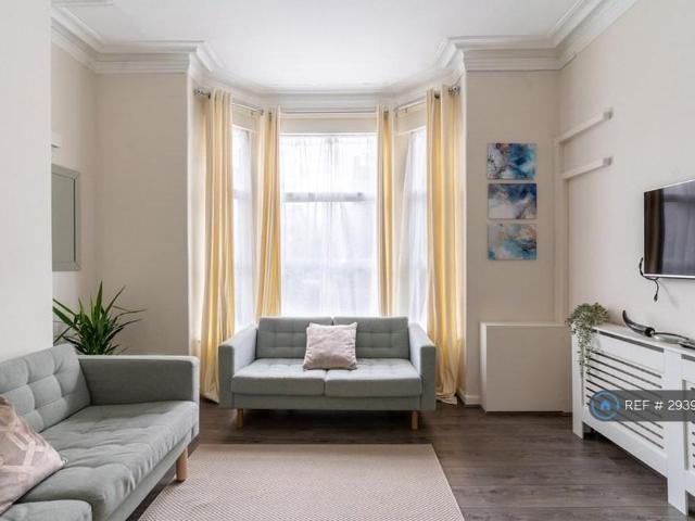 5 bedroom terraced house to rent