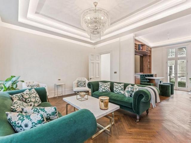 5 bedroom terraced house to rent
