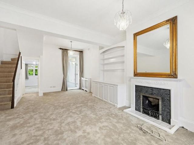 5 bedroom terraced house to rent