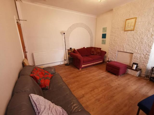 5 bedroom terraced house to rent