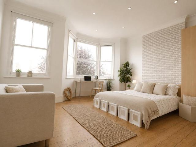 5 bedroom terraced house to rent