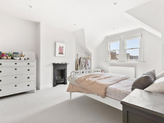 5 bedroom terraced house to rent