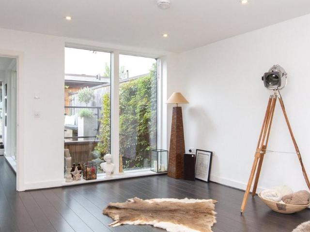 5 bedroom terraced house to rent