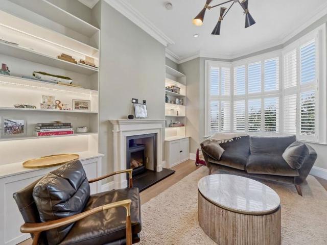 5 bedroom terraced house to rent