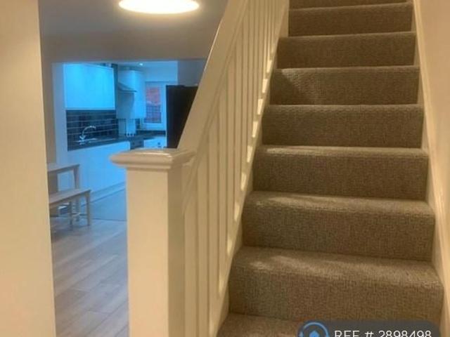 5 bedroom terraced house to rent