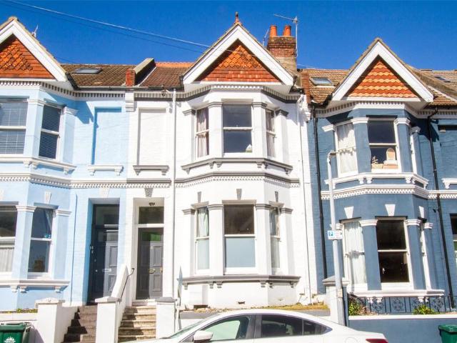 5 bedroom terraced house to rent
