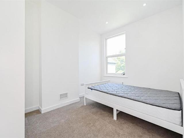 5 bedroom terraced house to rent