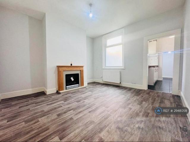 5 bedroom terraced house to rent