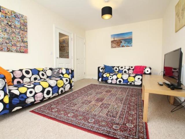 5 bedroom terraced house to rent