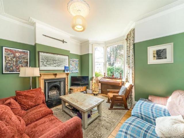 5 bedroom terraced house to rent