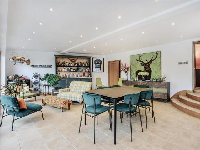 5 bedroom terraced house to rent
