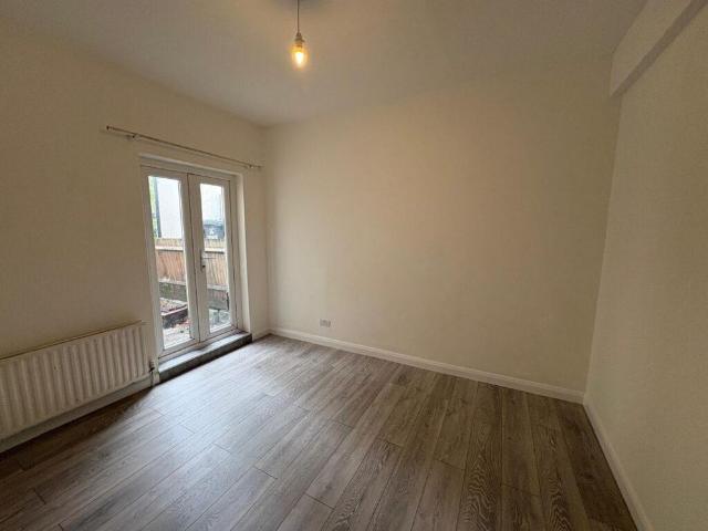 5 bedroom terraced house to rent