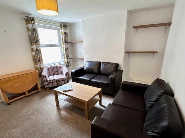 5 bedroom terraced house to rent
