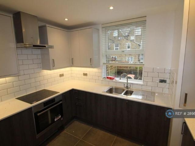 5 bedroom terraced house to rent