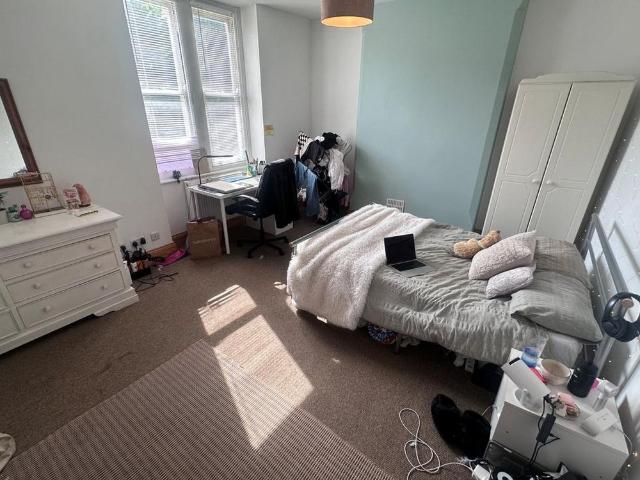 5 bedroom terraced house to rent
