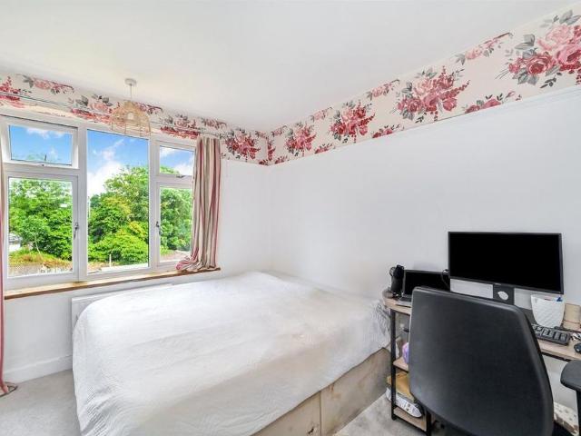 5 bedroom terraced house to rent