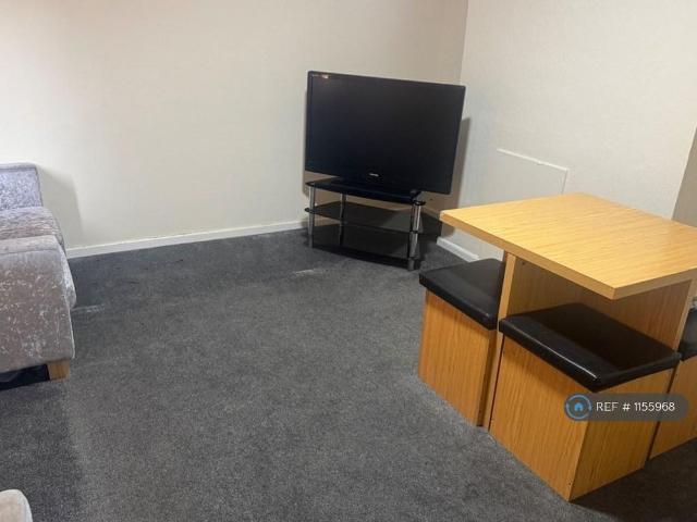 5 bedroom terraced house to rent