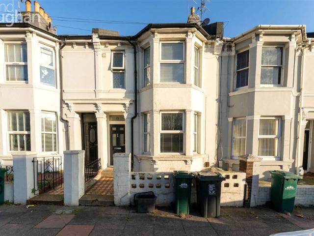 5 bedroom terraced house to rent