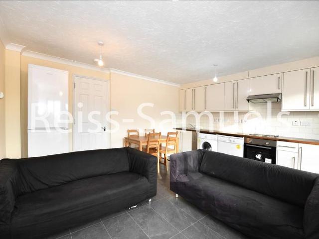 5 bedroom terraced house to rent