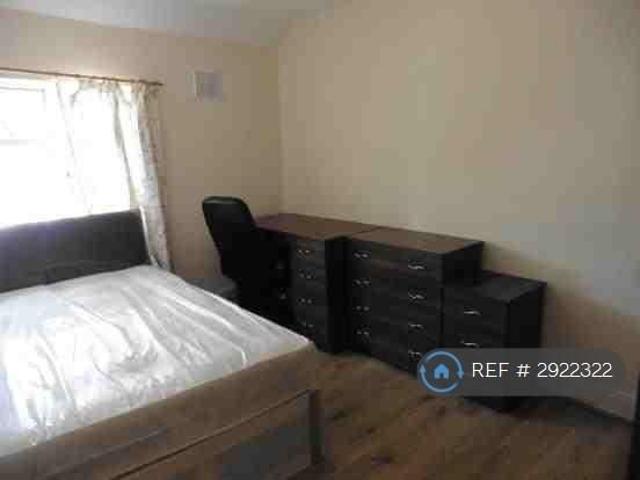 5 bedroom terraced house to rent