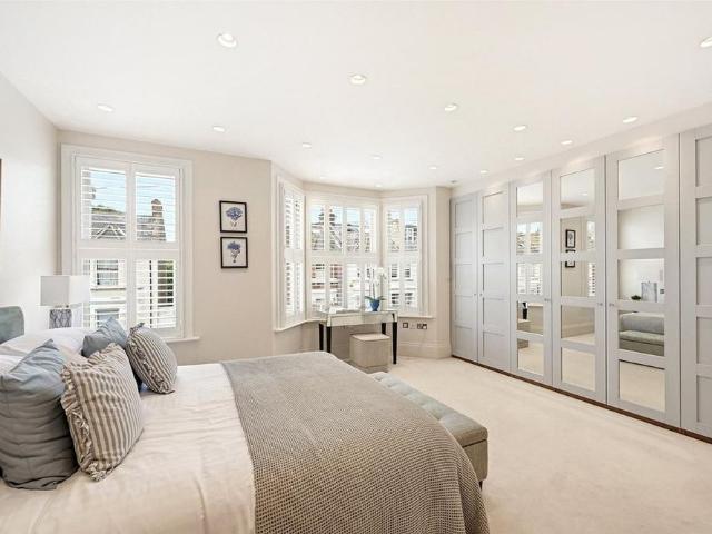 5 bedroom terraced house to rent