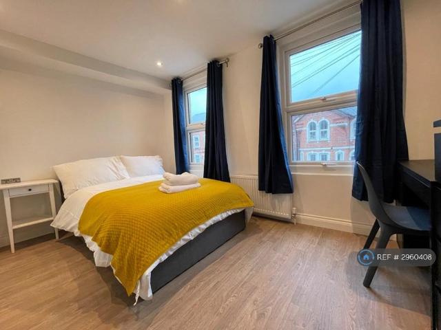 5 bedroom terraced house to rent