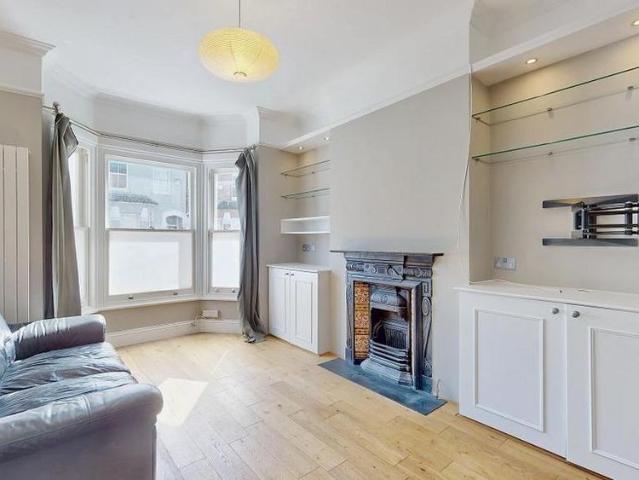 5 bedroom terraced house to rent